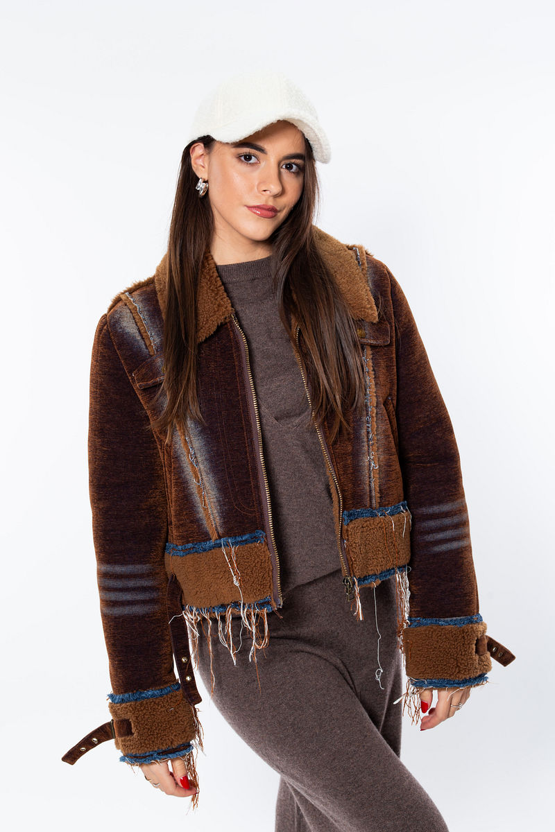 Jacheta grosiera din stofa exterior si blana interior pret 799,00 lei ...